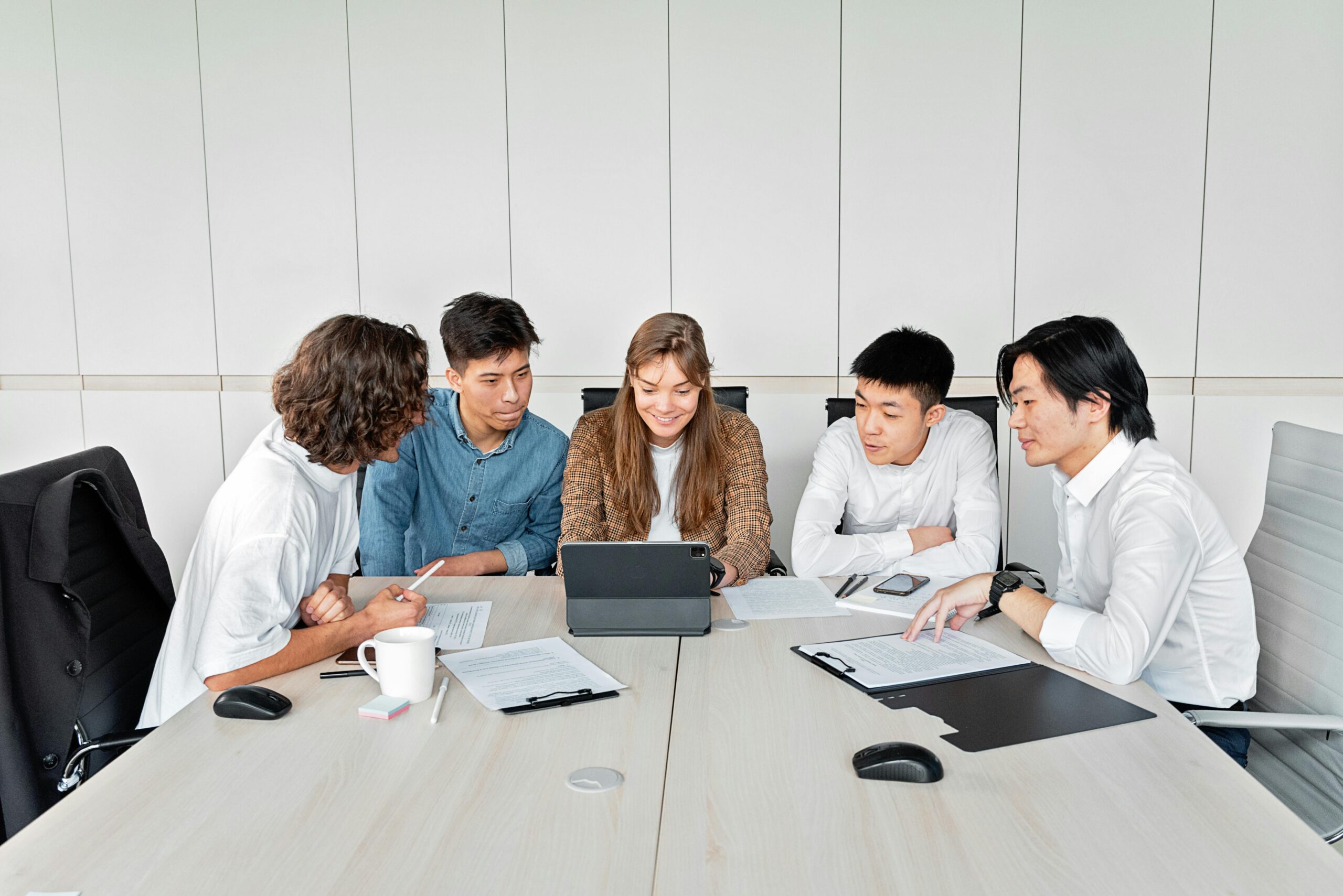 Hire AML/KYC Analysts in UAE | Asanify EOR Guide 2026